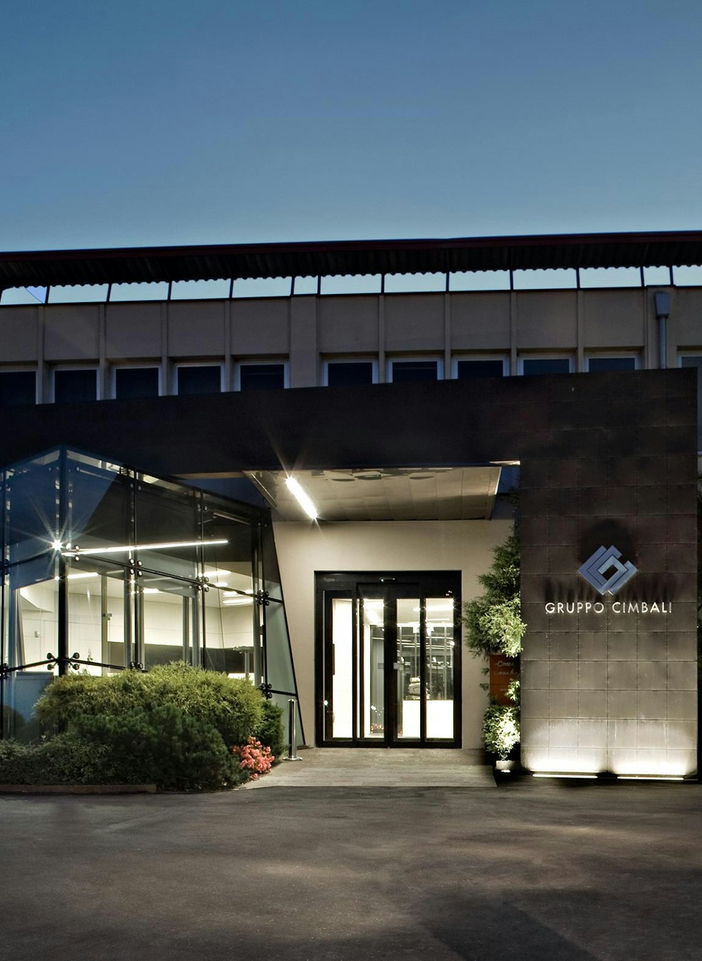 Contract Projects | Retailers | Flos