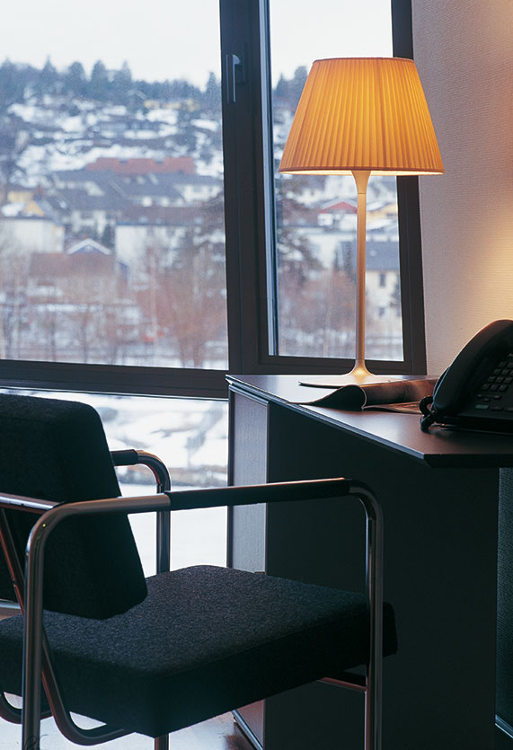 Romeo Soft T1 テーブル | Flos